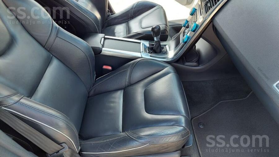 Pelēks Volvo XC60 2013 Preiļi, ar dzinēja tilpumu 2.40 L un nobraukumu 156 tūkst. km par 13200 €, foto 12 vietnē AUTOMOTO.COM.LV
