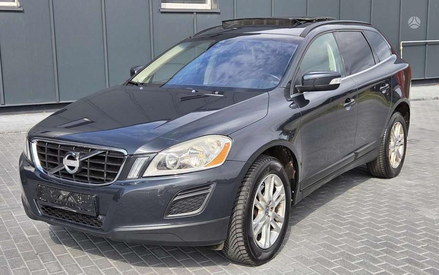 Pelēks Volvo XC60 2013 Šauļi, ar dzinēja tilpumu 1.98 L un nobraukumu 177 tūkst. km par 8500 €, foto 1 vietnē AUTOMOTO.COM.LV