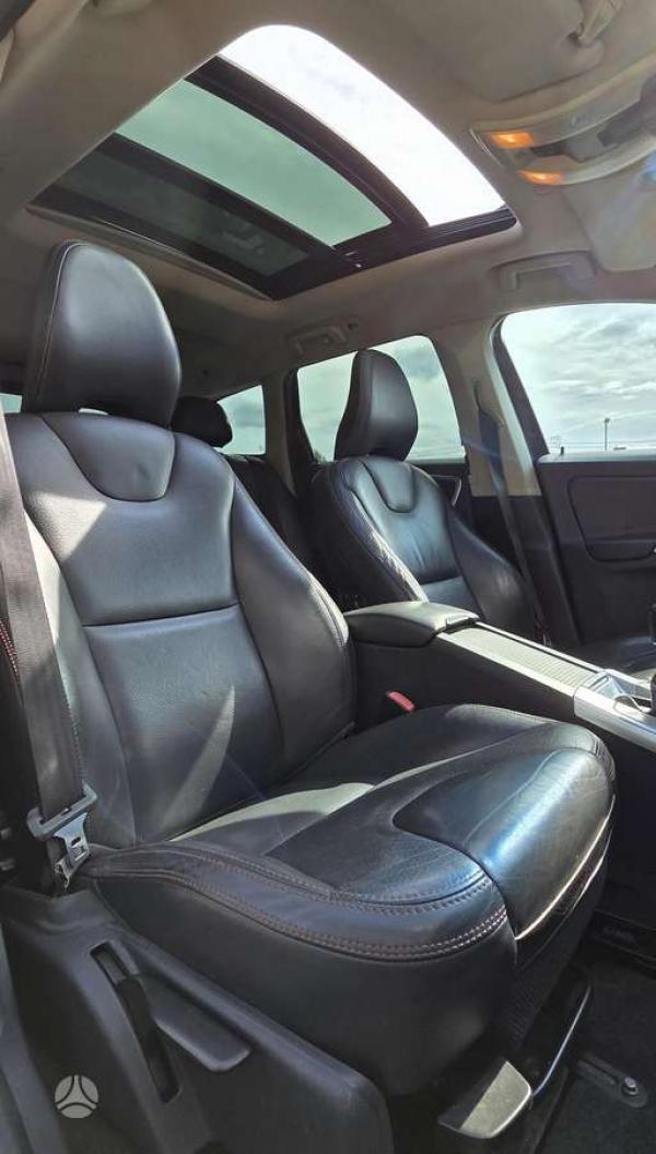 Pelēks Volvo XC60 2013 Šauļi, ar dzinēja tilpumu 1.98 L un nobraukumu 177 tūkst. km par 8500 €, foto 7 vietnē AUTOMOTO.COM.LV