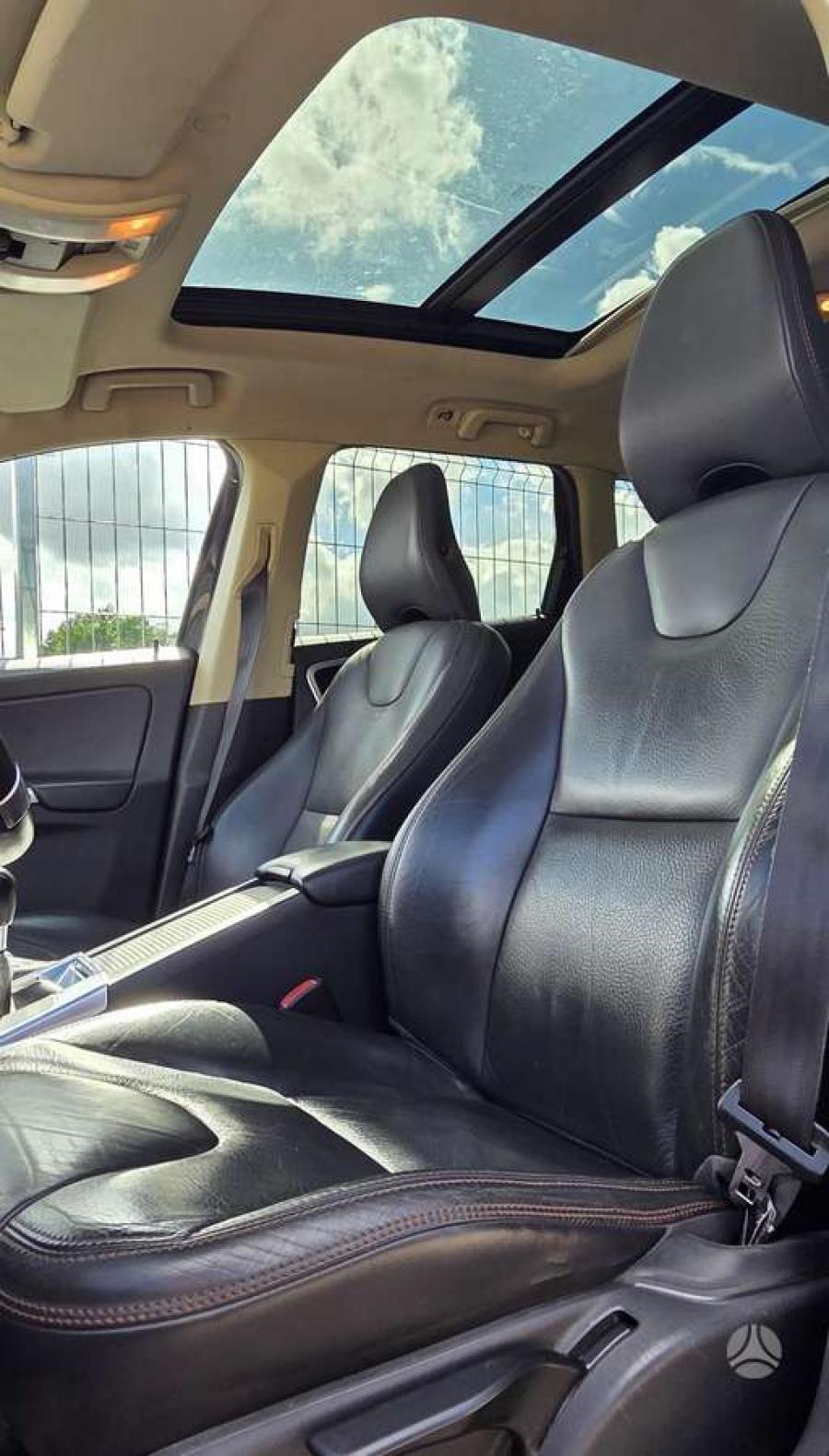 Pelēks Volvo XC60 2013 Šauļi, ar dzinēja tilpumu 1.98 L un nobraukumu 177 tūkst. km par 8500 €, foto 9 vietnē AUTOMOTO.COM.LV