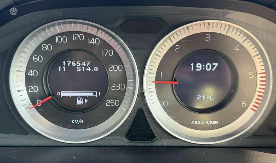 Pelēks Volvo XC60 2013 Šauļi, ar dzinēja tilpumu 1.98 L un nobraukumu 177 tūkst. km par 8500 €, foto 15 vietnē AUTOMOTO.COM.LV