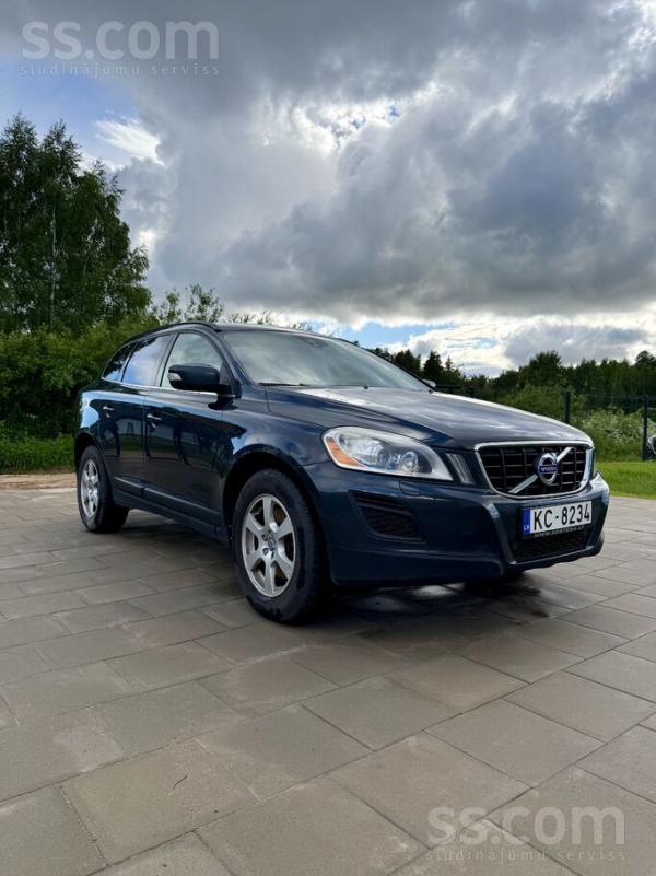Grey Volvo XC60 2013 in Riga, with an engine capacity of 2.40 L and mileage of 283 thousand km for 8000 €, photo 1 on AUTOMOTO.COM.LV