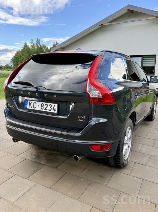 Grey Volvo XC60 2013 in Riga, with an engine capacity of 2.40 L and mileage of 283 thousand km for 8000 €, photo 2 on AUTOMOTO.COM.LV