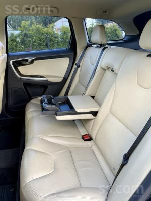 Pelēks Volvo XC60 2013 Rīga, ar dzinēja tilpumu 2.40 L un nobraukumu 283 tūkst. km par 8000 €, foto 5 vietnē AUTOMOTO.COM.LV