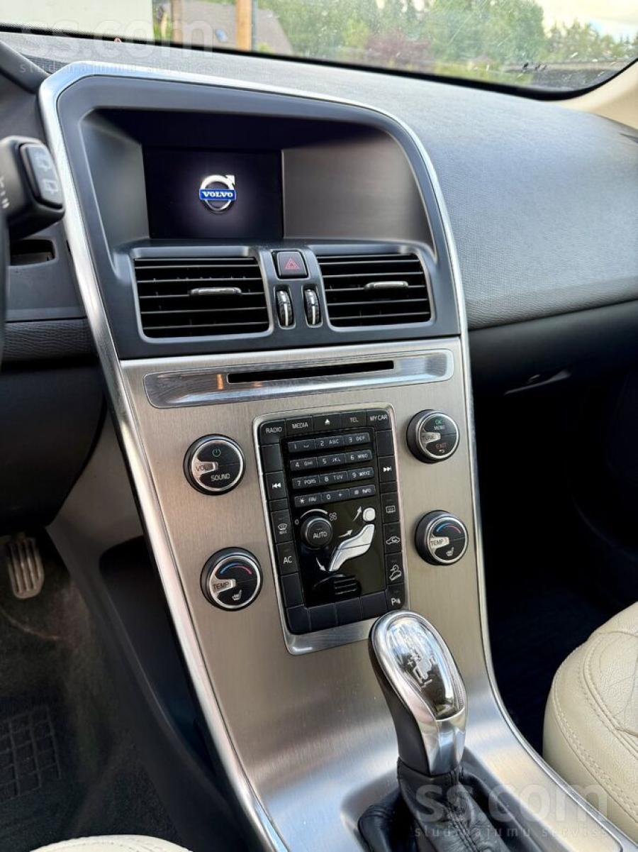 Pelēks Volvo XC60 2013 Rīga, ar dzinēja tilpumu 2.40 L un nobraukumu 283 tūkst. km par 8000 €, foto 6 vietnē AUTOMOTO.COM.LV