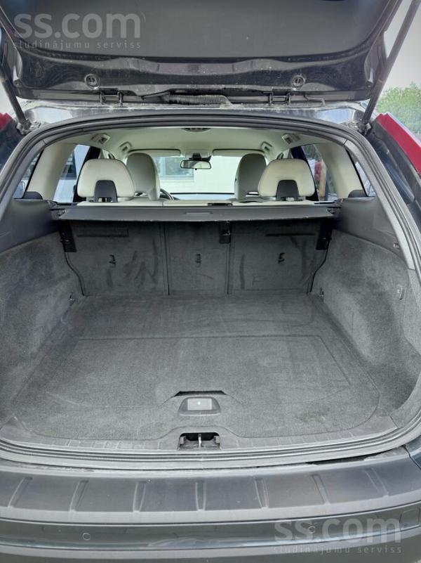 Grey Volvo XC60 2013 in Riga, with an engine capacity of 2.40 L and mileage of 283 thousand km for 8000 €, photo 7 on AUTOMOTO.COM.LV
