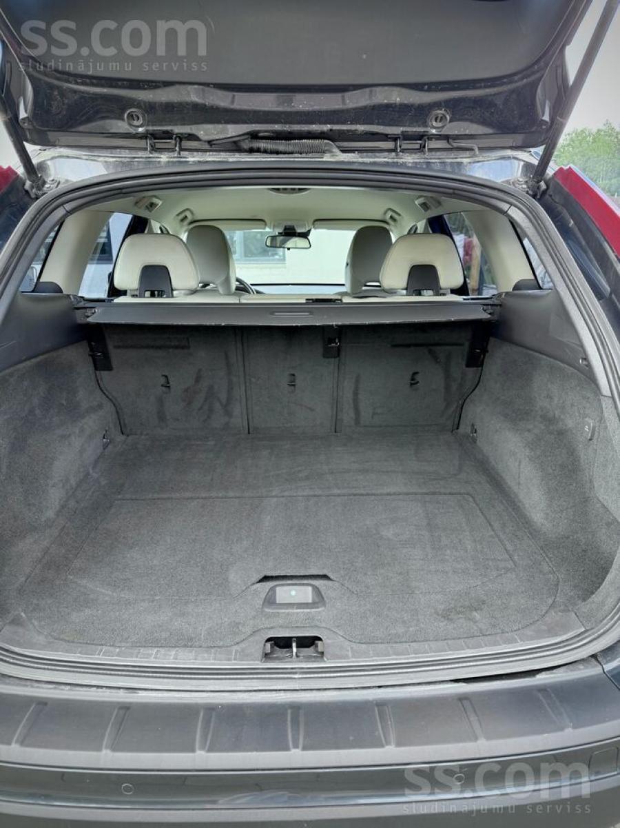 Pelēks Volvo XC60 2013 Rīga, ar dzinēja tilpumu 2.40 L un nobraukumu 283 tūkst. km par 8000 €, foto 8 vietnē AUTOMOTO.COM.LV