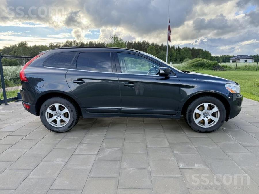 Pelēks Volvo XC60 2013 Rīga, ar dzinēja tilpumu 2.40 L un nobraukumu 283 tūkst. km par 8000 €, foto 9 vietnē AUTOMOTO.COM.LV