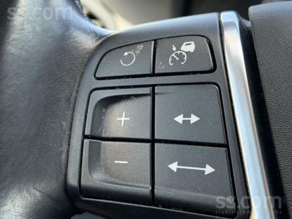 Grey Volvo XC60 2013 in Riga, with an engine capacity of 2.00 L and mileage of 229 thousand km for 10490 €, photo 8 on AUTOMOTO.COM.LV