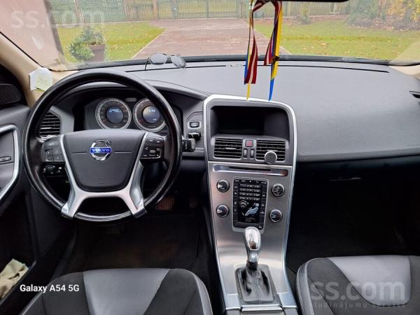 Pelēks Volvo XC60 2013 Rīga, ar dzinēja tilpumu 2.00 L un nobraukumu 250 tūkst. km par 7500 €, foto 8 vietnē AUTOMOTO.COM.LV