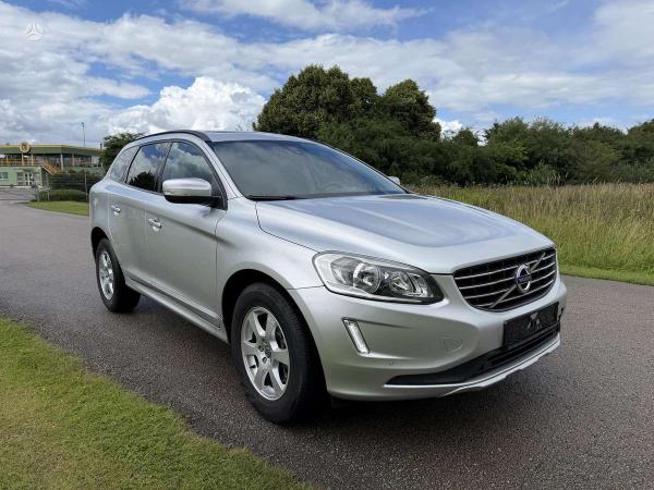 Grey Volvo XC60 2013 in Siauliai, with an engine capacity of 1.98 L and mileage of 181 thousand km for 9300 €, photo 5 on AUTOMOTO.COM.LV