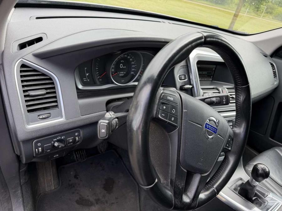 Pelēks Volvo XC60 2013 Šauļi, ar dzinēja tilpumu 1.98 L un nobraukumu 181 tūkst. km par 9300 €, foto 13 vietnē AUTOMOTO.COM.LV