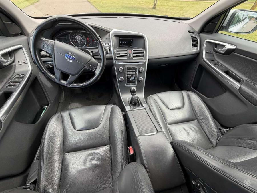 Pelēks Volvo XC60 2013 Šauļi, ar dzinēja tilpumu 1.98 L un nobraukumu 181 tūkst. km par 9300 €, foto 14 vietnē AUTOMOTO.COM.LV