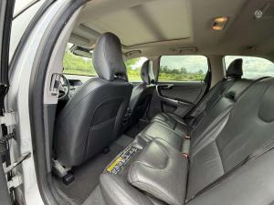 Pelēks Volvo XC60 2013 Šauļi, ar dzinēja tilpumu 1.98 L un nobraukumu 181 tūkst. km par 9300 €, foto 16 vietnē AUTOMOTO.COM.LV