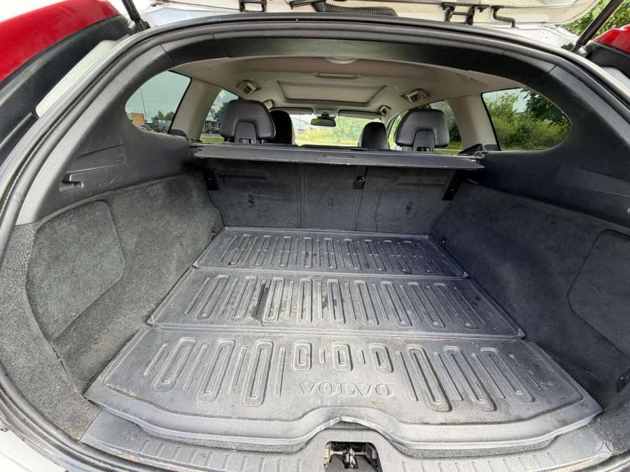 Pelēks Volvo XC60 2013 Šauļi, ar dzinēja tilpumu 1.98 L un nobraukumu 181 tūkst. km par 9300 €, foto 17 vietnē AUTOMOTO.COM.LV
