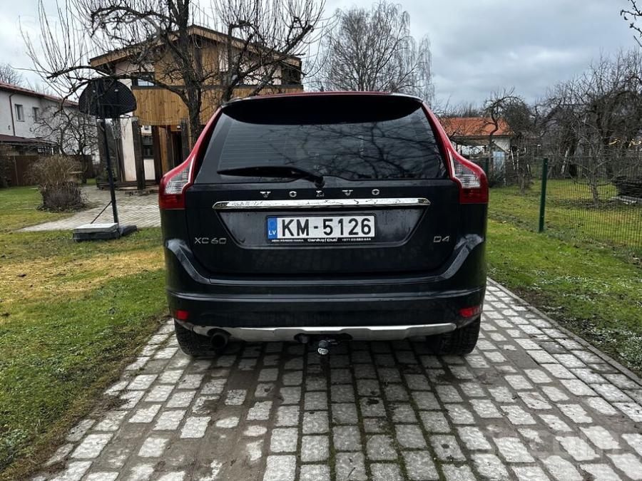 Grey Volvo XC60 2013 in Riga, with an engine capacity of 2.00 L and mileage of 358 thousand km for 8300 €, photo 8 on AUTOMOTO.COM.LV