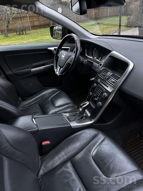 Pelēks Volvo XC60 2013 Rīga, ar dzinēja tilpumu 2.00 L un nobraukumu 358 tūkst. km par 8300 €, foto 8 vietnē AUTOMOTO.COM.LV