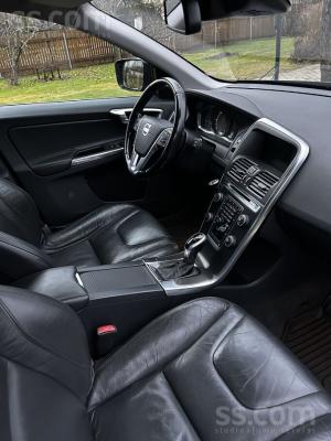 Grey Volvo XC60 2013 in Riga, with an engine capacity of 2.00 L and mileage of 358 thousand km for 8300 €, photo 9 on AUTOMOTO.COM.LV