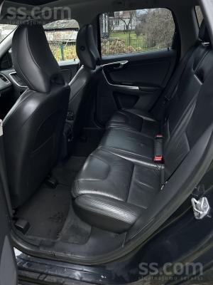 Grey Volvo XC60 2013 in Riga, with an engine capacity of 2.00 L and mileage of 358 thousand km for 8300 €, photo 12 on AUTOMOTO.COM.LV