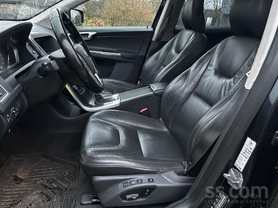 Grey Volvo XC60 2013 in Riga, with an engine capacity of 2.00 L and mileage of 358 thousand km for 8300 €, photo 14 on AUTOMOTO.COM.LV