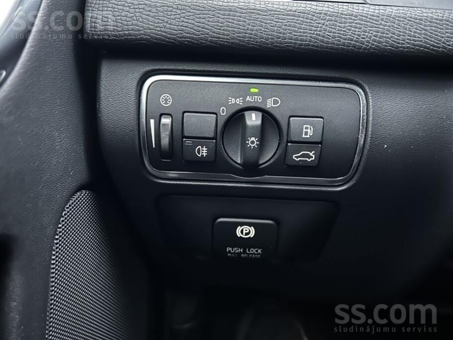 Grey Volvo XC60 2013 in Riga, with an engine capacity of 2.00 L and mileage of 358 thousand km for 8300 €, photo 16 on AUTOMOTO.COM.LV