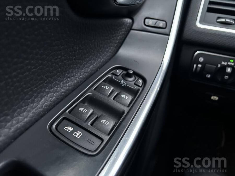 Grey Volvo XC60 2013 in Riga, with an engine capacity of 2.00 L and mileage of 358 thousand km for 8300 €, photo 17 on AUTOMOTO.COM.LV