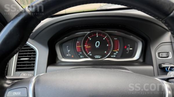 Grey Volvo XC60 2013 in Valmiera, with an engine capacity of 2.00 L and mileage of 243 thousand km for 9700 €, photo 9 on AUTOMOTO.COM.LV