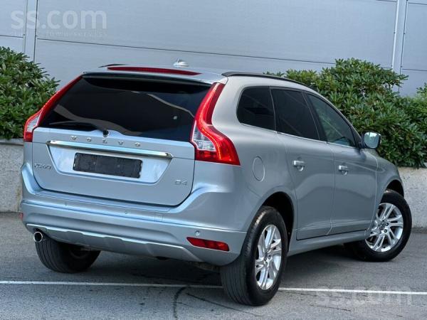 Pelēks Volvo XC60 2013 Rīga, ar dzinēja tilpumu 2.00 L un nobraukumu 324 tūkst. km par 9650 €, foto 2 vietnē AUTOMOTO.COM.LV