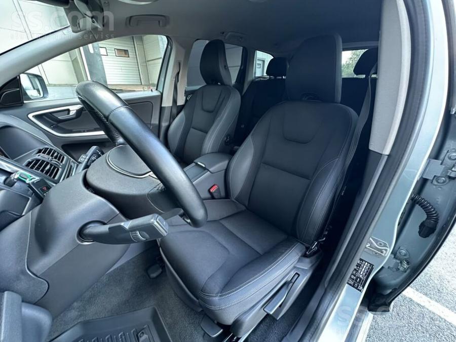 Pelēks Volvo XC60 2013 Rīga, ar dzinēja tilpumu 2.00 L un nobraukumu 324 tūkst. km par 9650 €, foto 11 vietnē AUTOMOTO.COM.LV