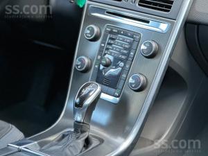 Pelēks Volvo XC60 2013 Rīga, ar dzinēja tilpumu 2.00 L un nobraukumu 324 tūkst. km par 9650 €, foto 19 vietnē AUTOMOTO.COM.LV