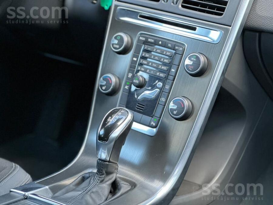 Pelēks Volvo XC60 2013 Rīga, ar dzinēja tilpumu 2.00 L un nobraukumu 324 tūkst. km par 9650 €, foto 19 vietnē AUTOMOTO.COM.LV