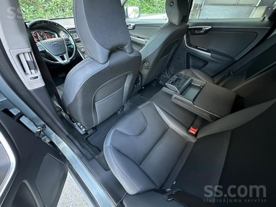 Pelēks Volvo XC60 2013 Rīga, ar dzinēja tilpumu 2.00 L un nobraukumu 324 tūkst. km par 9650 €, foto 27 vietnē AUTOMOTO.COM.LV