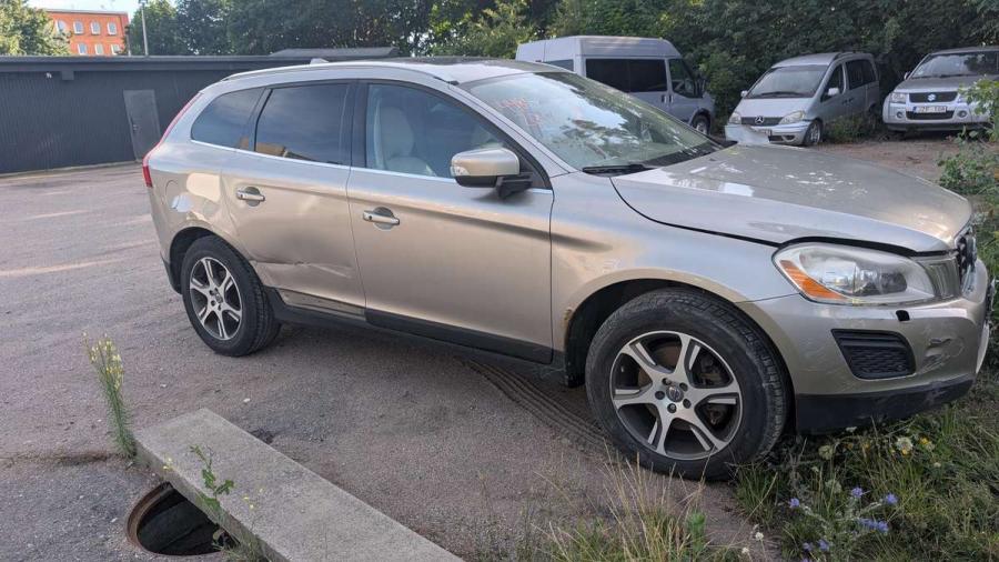 Pelēks Volvo XC60 2013 Klaipėda, ar dzinēja tilpumu 2.95 L un nobraukumu 200 tūkst. km par 4250 €, foto 3 vietnē AUTOMOTO.COM.LV