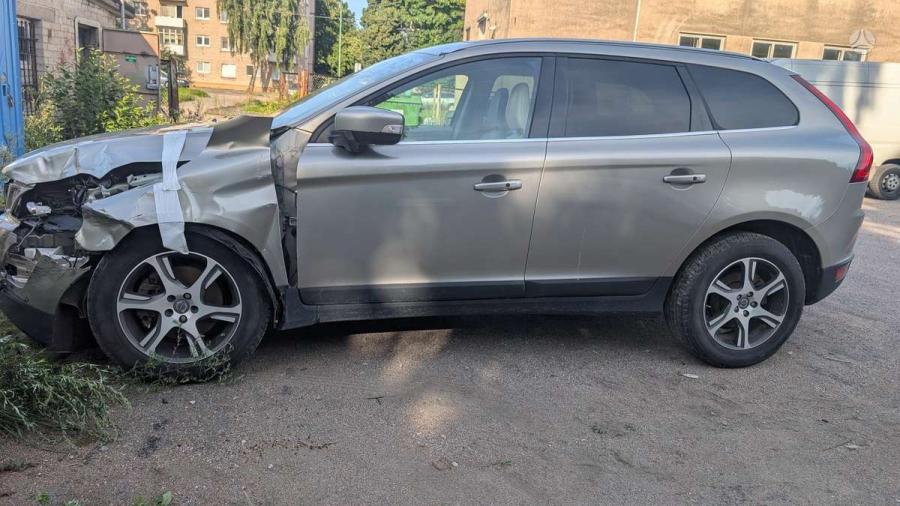 Pelēks Volvo XC60 2013 Klaipėda, ar dzinēja tilpumu 2.95 L un nobraukumu 200 tūkst. km par 4250 €, foto 6 vietnē AUTOMOTO.COM.LV