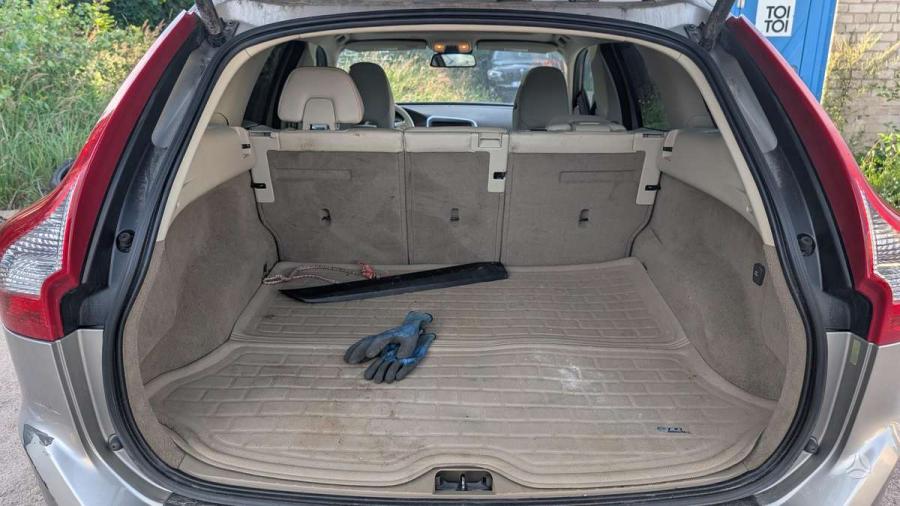 Pelēks Volvo XC60 2013 Klaipėda, ar dzinēja tilpumu 2.95 L un nobraukumu 200 tūkst. km par 4250 €, foto 12 vietnē AUTOMOTO.COM.LV