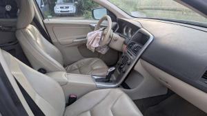 Pelēks Volvo XC60 2013 Klaipėda, ar dzinēja tilpumu 2.95 L un nobraukumu 200 tūkst. km par 4250 €, foto 14 vietnē AUTOMOTO.COM.LV