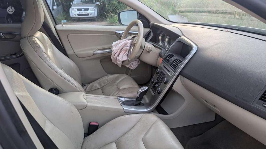 Pelēks Volvo XC60 2013 Klaipėda, ar dzinēja tilpumu 2.95 L un nobraukumu 200 tūkst. km par 4250 €, foto 14 vietnē AUTOMOTO.COM.LV