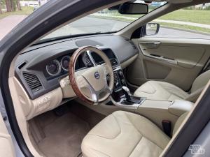 Grey Volvo XC60 2013 in Siauliai, with an engine capacity of 3.20 L and mileage of 260 thousand km for 8750 €, photo 10 on AUTOMOTO.COM.LV