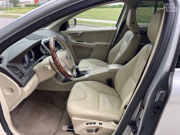Grey Volvo XC60 2013 in Siauliai, with an engine capacity of 3.20 L and mileage of 260 thousand km for 8750 €, photo 10 on AUTOMOTO.COM.LV