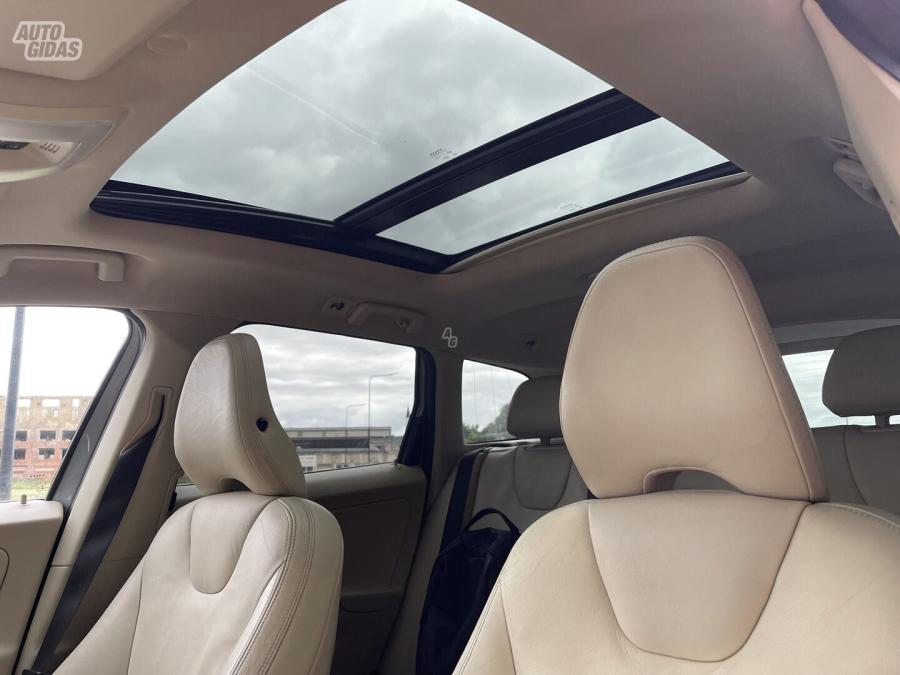 Grey Volvo XC60 2013 in Siauliai, with an engine capacity of 3.20 L and mileage of 260 thousand km for 8750 €, photo 12 on AUTOMOTO.COM.LV