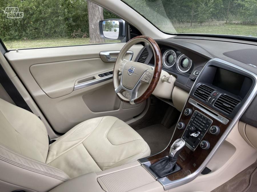 Grey Volvo XC60 2013 in Siauliai, with an engine capacity of 3.20 L and mileage of 260 thousand km for 8750 €, photo 14 on AUTOMOTO.COM.LV
