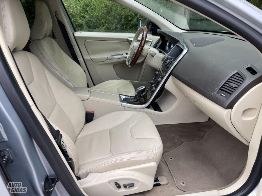 Grey Volvo XC60 2013 in Siauliai, with an engine capacity of 3.20 L and mileage of 260 thousand km for 8750 €, photo 16 on AUTOMOTO.COM.LV