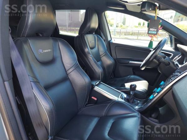 Grey Volvo XC60 2013 in Daugavpils, with an engine capacity of 2.40 L and mileage of 157 thousand km for 12500 €, photo 8 on AUTOMOTO.COM.LV