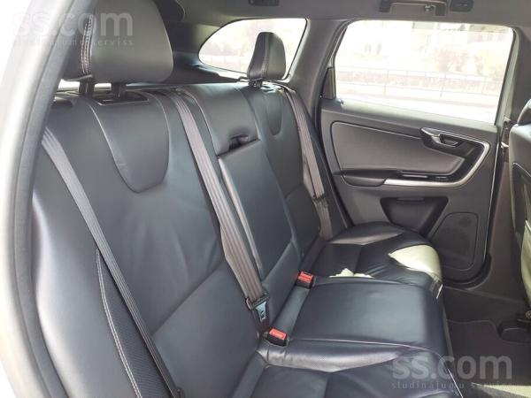 Grey Volvo XC60 2013 in Daugavpils, with an engine capacity of 2.40 L and mileage of 157 thousand km for 12500 €, photo 9 on AUTOMOTO.COM.LV