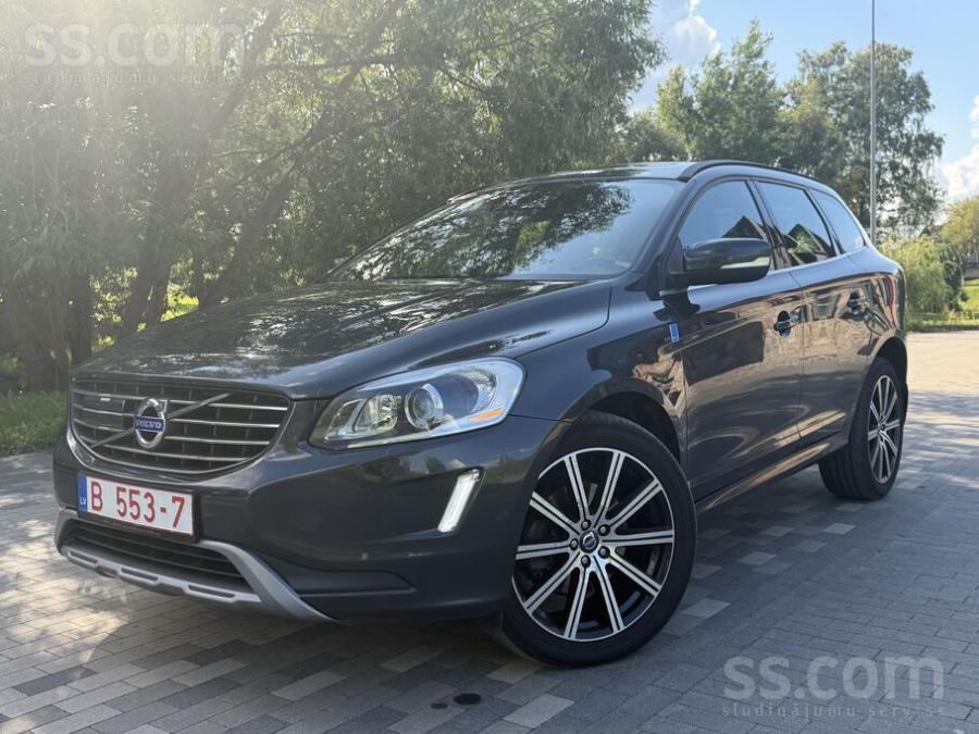 Grey Volvo XC60 2013 in Rezekne, with an engine capacity of 2.40 L and mileage of 258 thousand km for 12990 €, photo 4 on AUTOMOTO.COM.LV