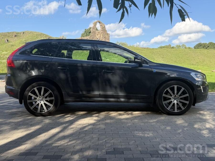 Grey Volvo XC60 2013 in Rezekne, with an engine capacity of 2.40 L and mileage of 258 thousand km for 12990 €, photo 7 on AUTOMOTO.COM.LV