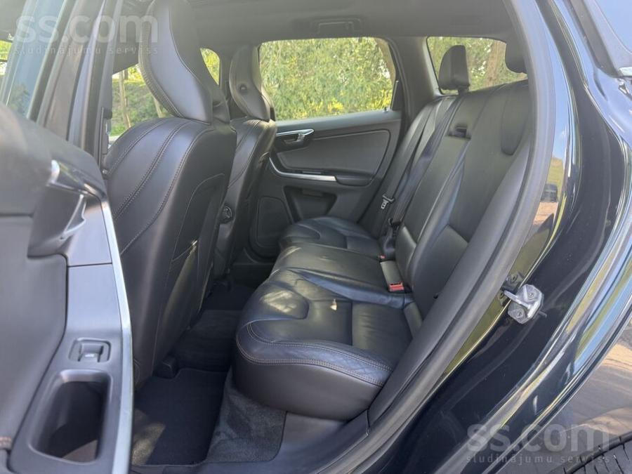 Grey Volvo XC60 2013 in Rezekne, with an engine capacity of 2.40 L and mileage of 258 thousand km for 12990 €, photo 9 on AUTOMOTO.COM.LV
