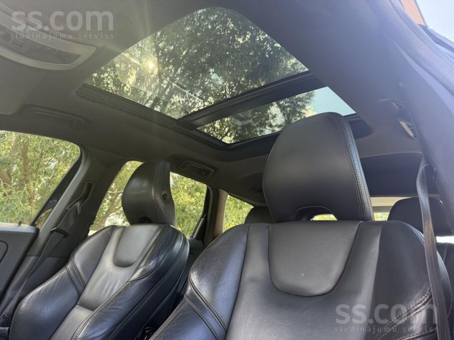 Grey Volvo XC60 2013 in Rezekne, with an engine capacity of 2.40 L and mileage of 258 thousand km for 12990 €, photo 10 on AUTOMOTO.COM.LV
