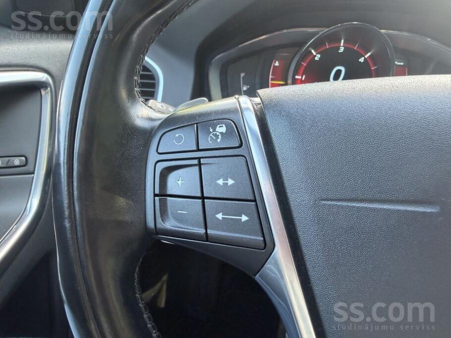 Grey Volvo XC60 2013 in Rezekne, with an engine capacity of 2.40 L and mileage of 258 thousand km for 12990 €, photo 17 on AUTOMOTO.COM.LV