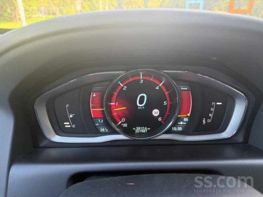 Grey Volvo XC60 2013 in Rezekne, with an engine capacity of 2.40 L and mileage of 258 thousand km for 12990 €, photo 19 on AUTOMOTO.COM.LV